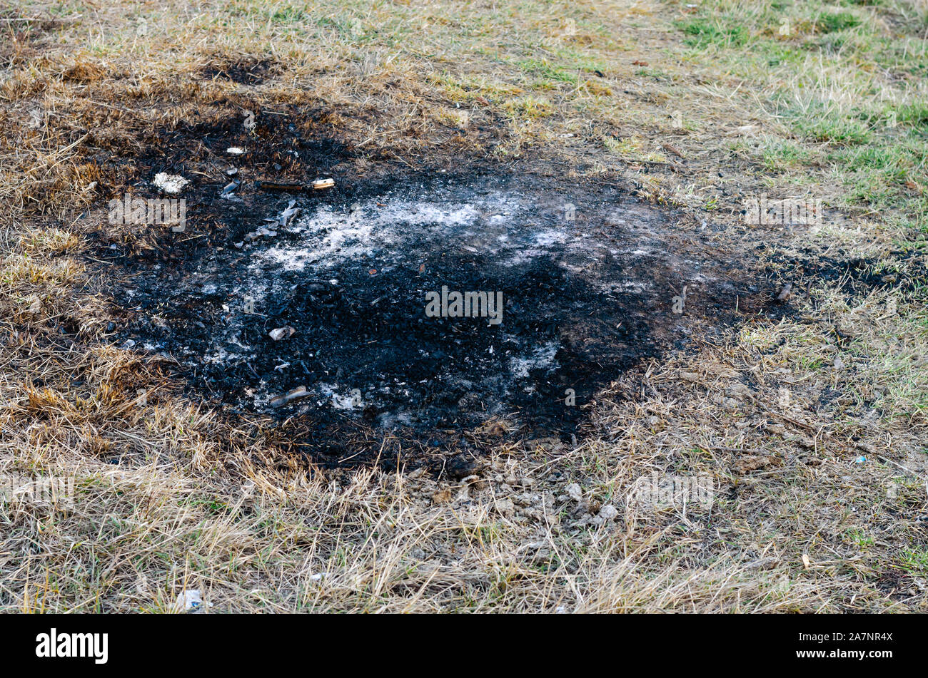 Traces of ash and charcoal grill after a barbeque fire in nature during ...