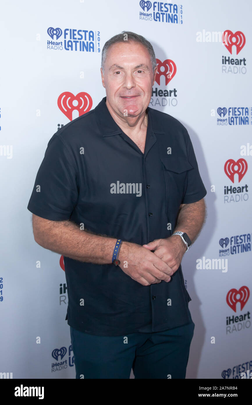 Miami, USA. 02nd Nov, 2019. Guest Host Andres Cantor arrives on the Red Carpet at the ...