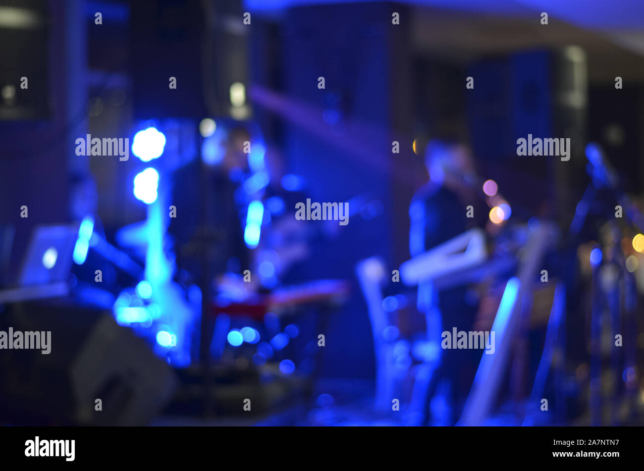 Music people male singing stage performance hi-res stock photography ...