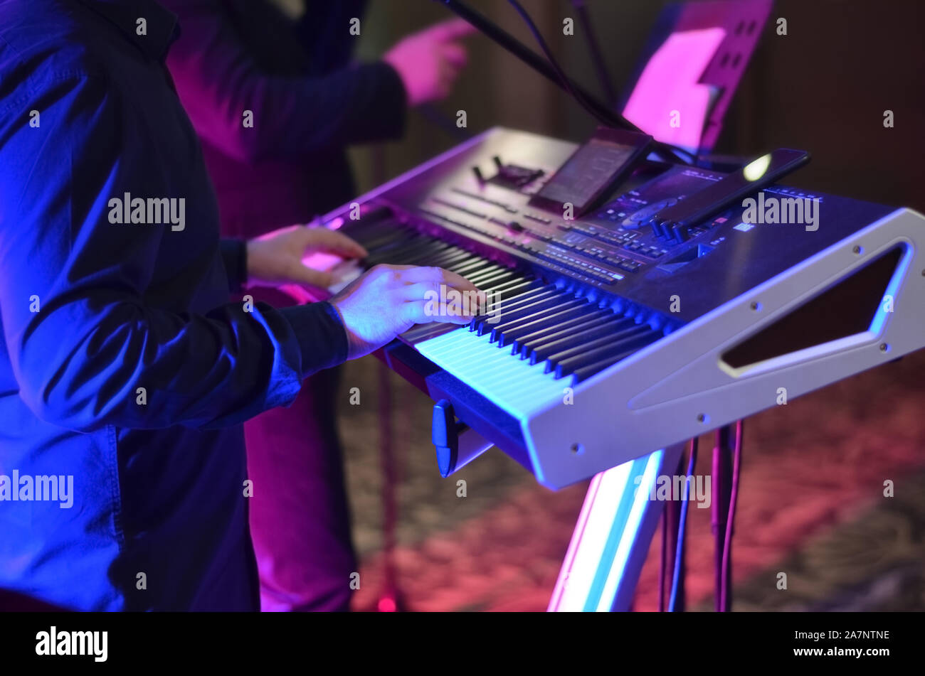 Electronic keyboards hi-res stock photography and images - Alamy