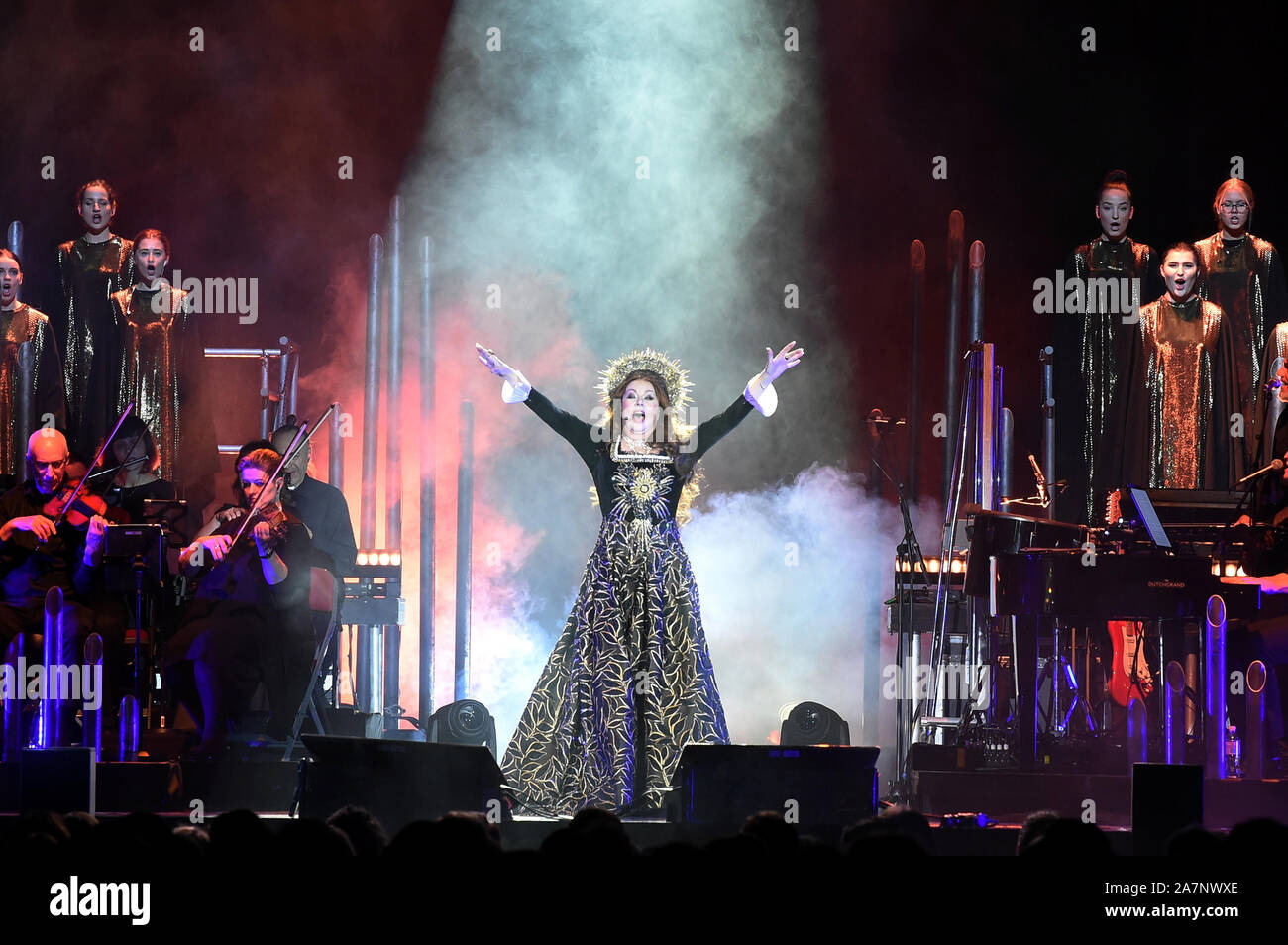 Sarah brightman singer hi-res stock photography and images - Alamy