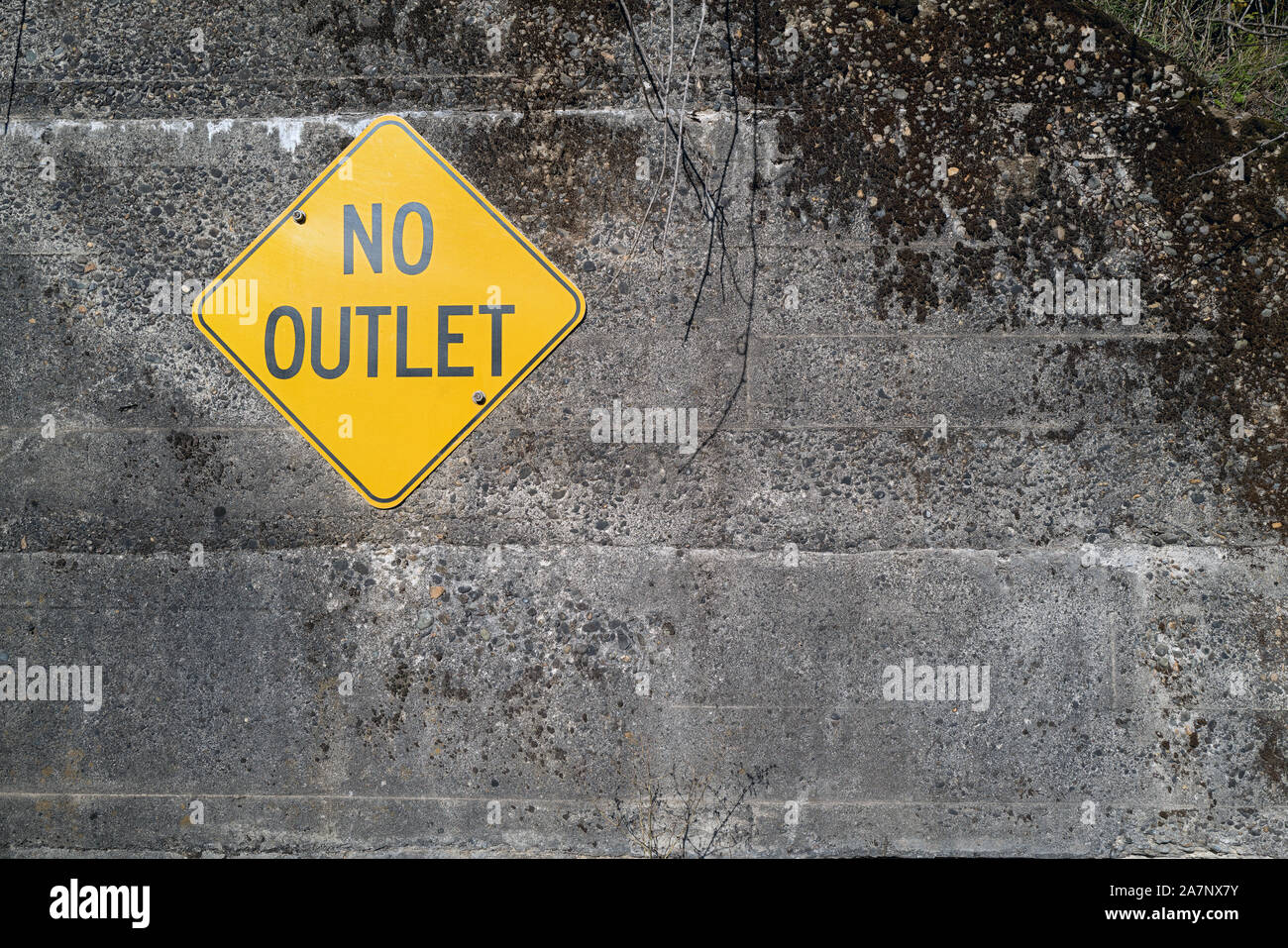 No outlet traffic sign hi-res stock photography and images - Alamy