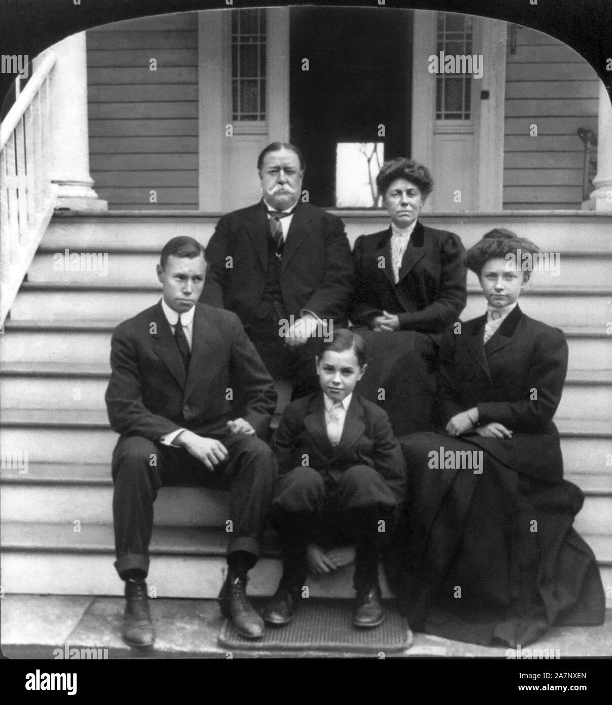 Children l r Black and White Stock Photos & Images - Alamy