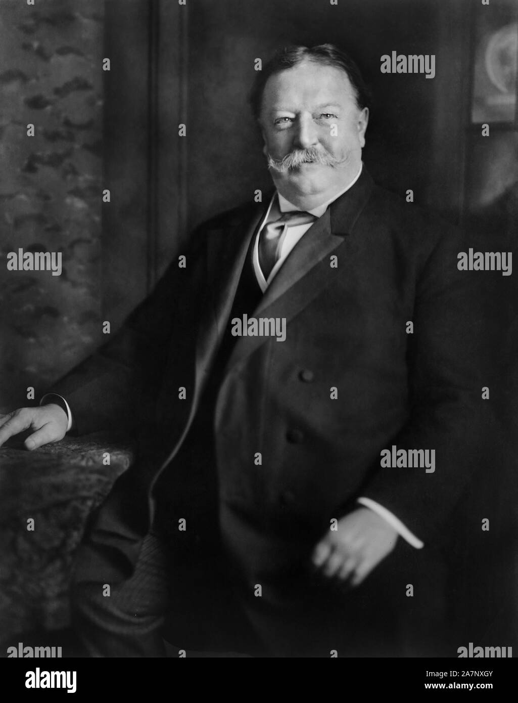 Seated justice hi-res stock photography and images - Alamy