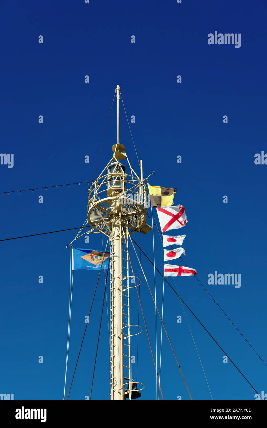 Signal mast hi-res stock photography and images - Alamy