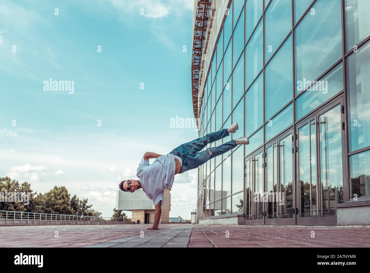 Dynamic Pose High Resolution Stock Photography and Images - Alamy