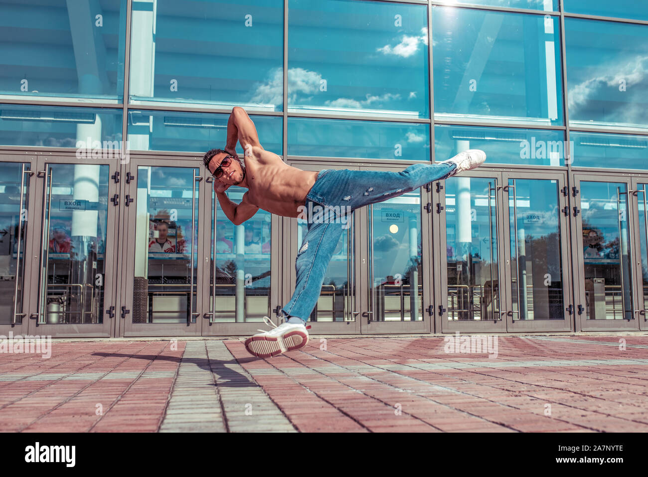 Male dancer muscle jump hi-res stock photography and images - Alamy