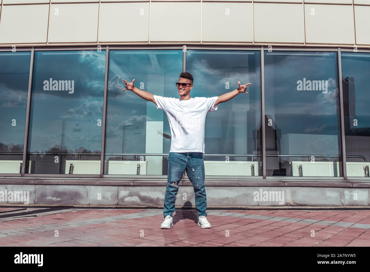 Happy male dancer smiling, dancing breakdance, summer in city, free ...