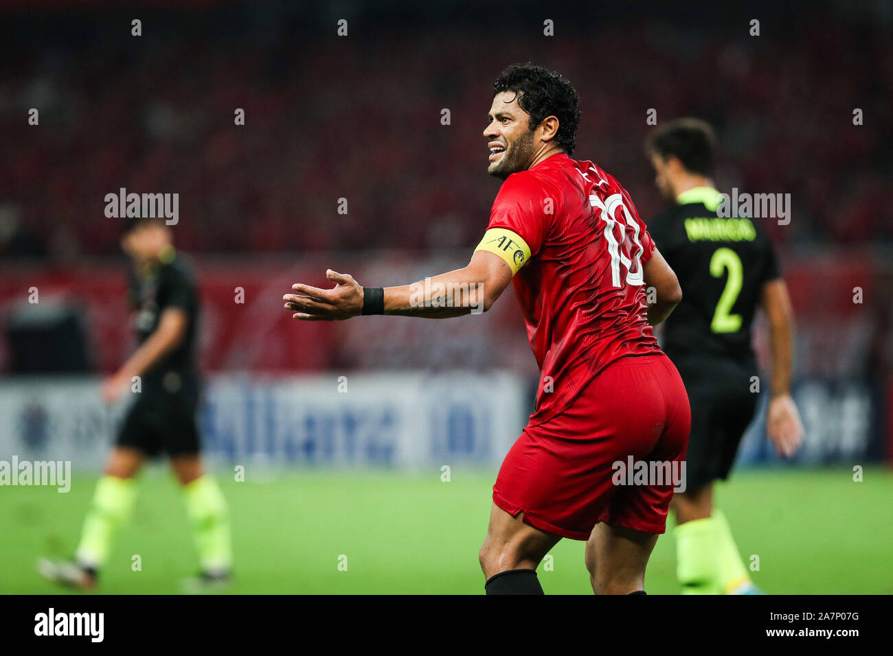 Football arguing referee hi-res stock photography and images - Alamy