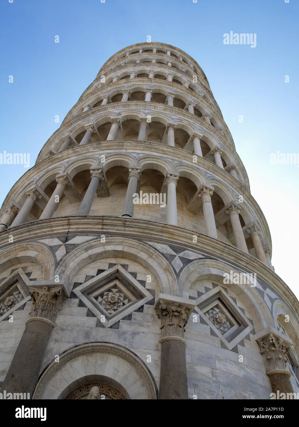 The world famous landmark of the Leaning Tower of Pisa in Italy Stock ...