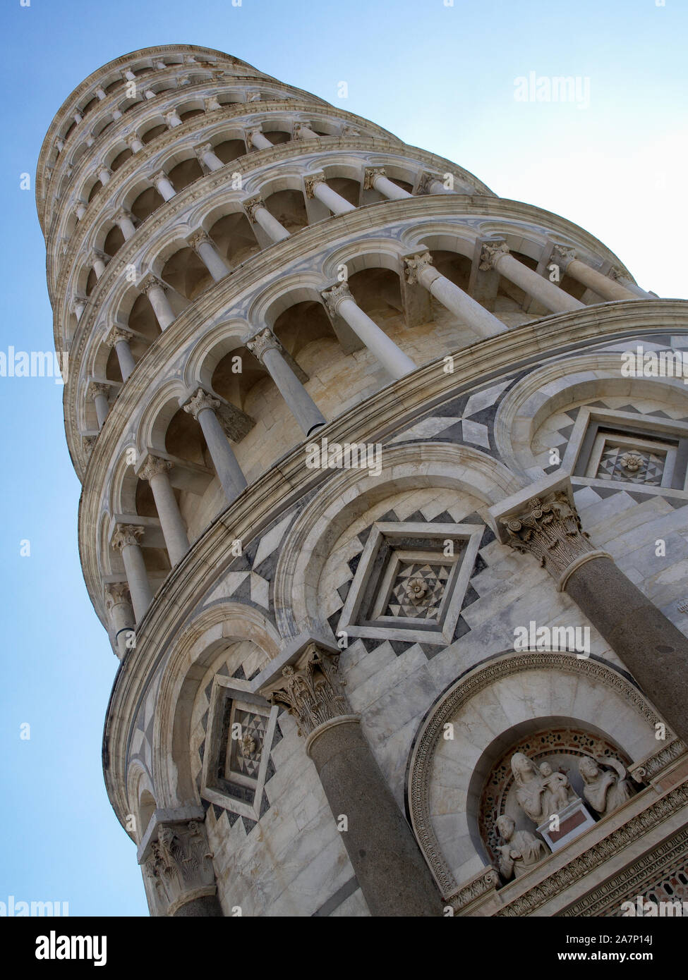 The world famous landmark of the Leaning Tower of Pisa in Italy Stock ...