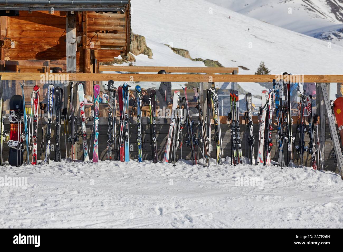 Ski skis skiing skier skiers hi-res stock photography and images - Alamy