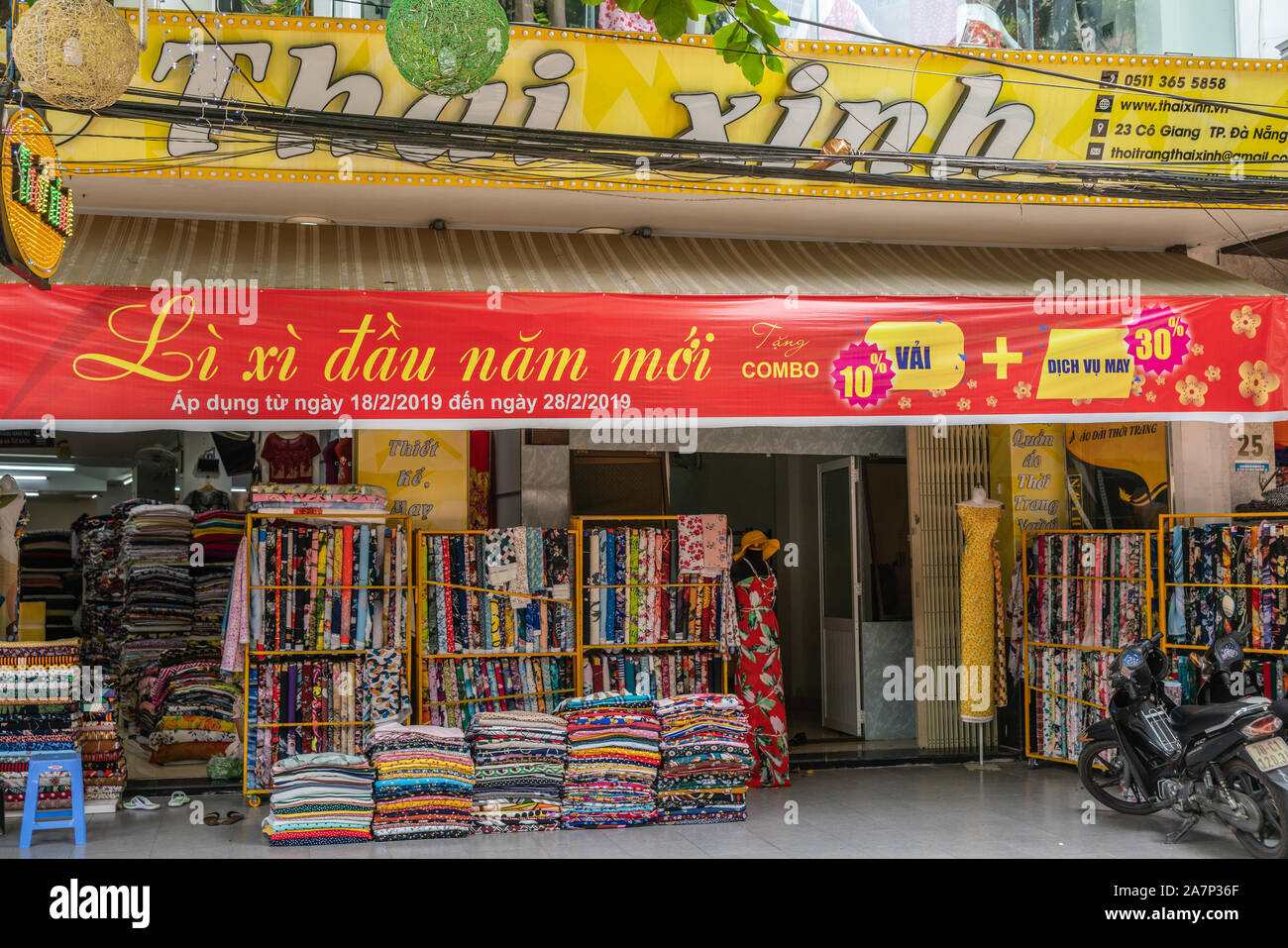 Da Nang, Vietnam - March 10, 2019: Giant mix of colors at fabric store ...