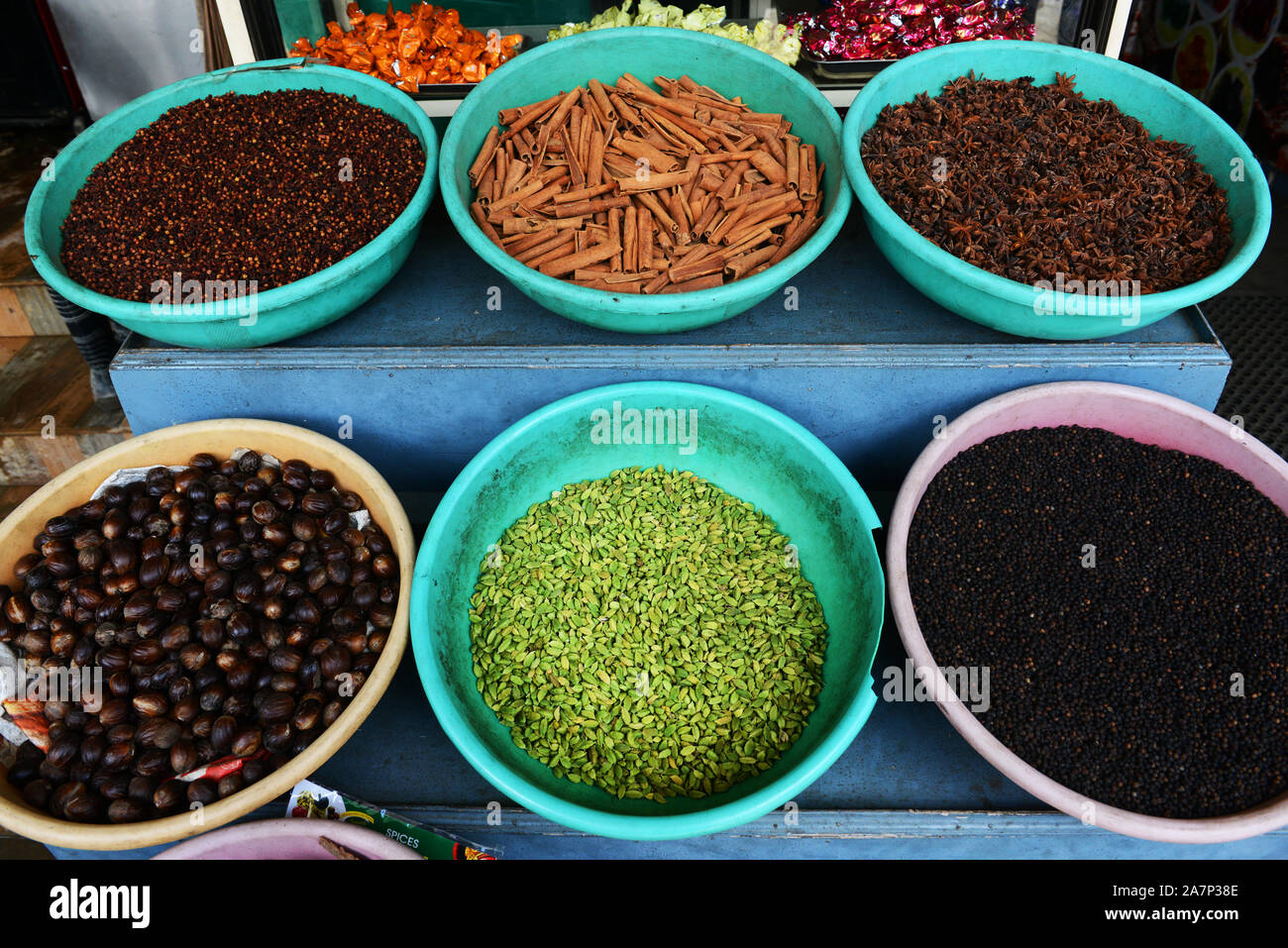 Indian spice shop hi-res stock photography and images - Alamy