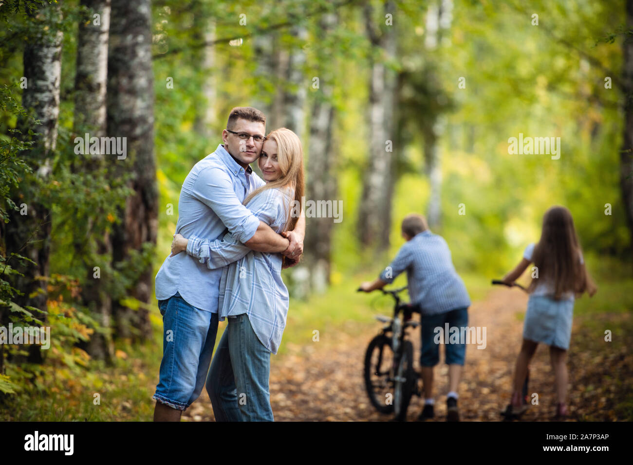 Family group standing outdoors hi-res stock photography and images - Alamy