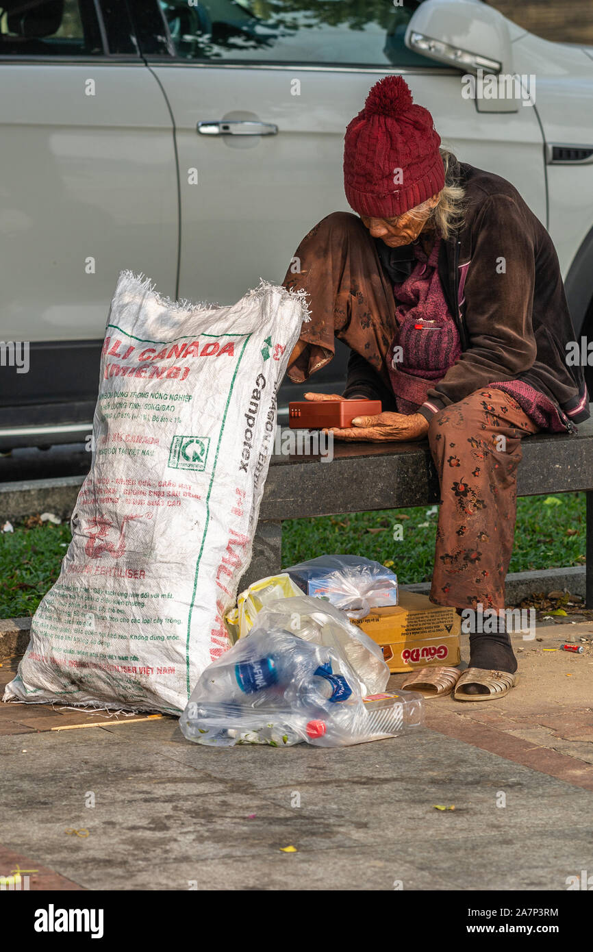Homeless trash woman hi-res stock photography and images - Alamy