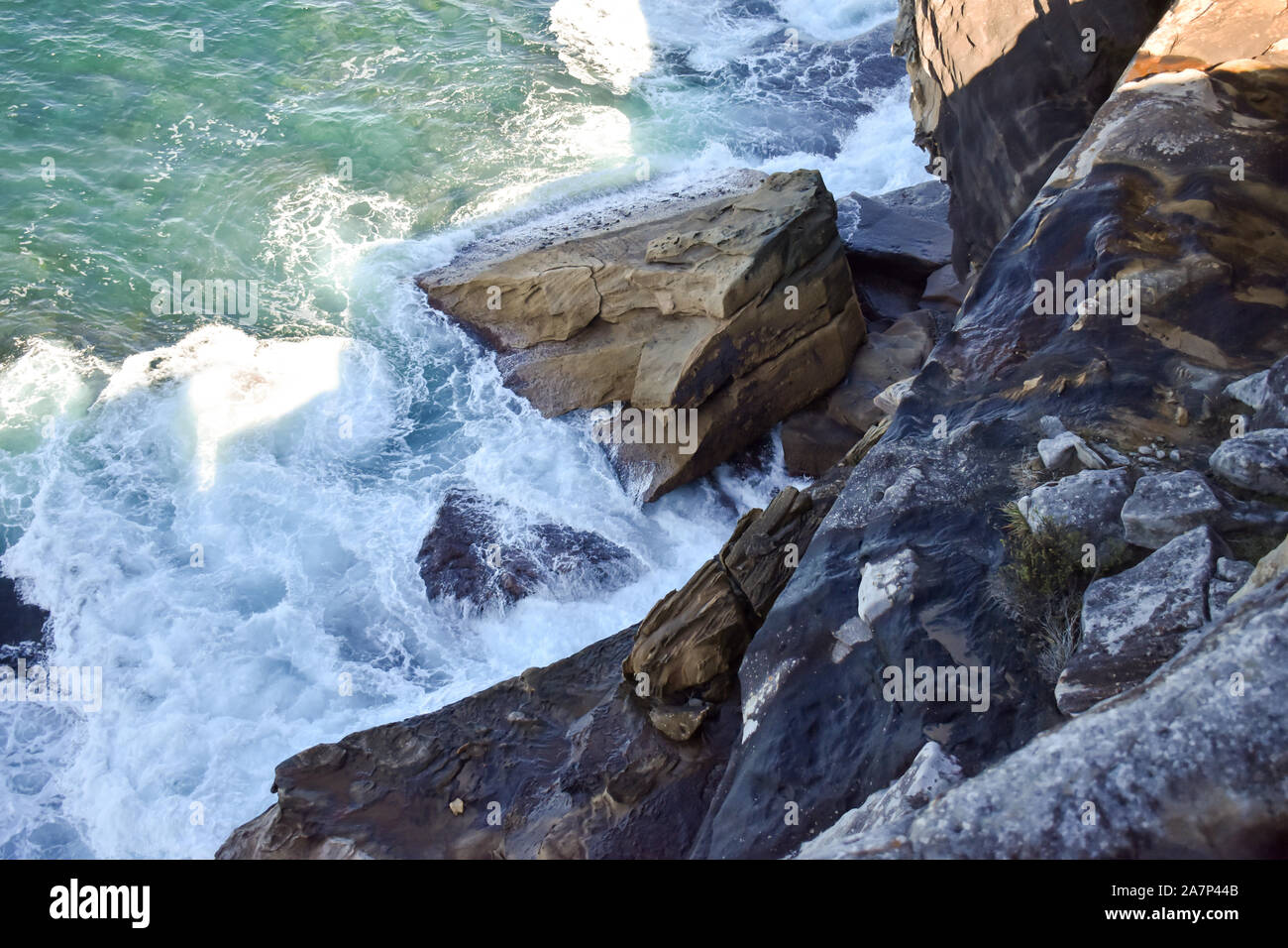 Waves crashing rocks australia hi-res stock photography and images - Alamy