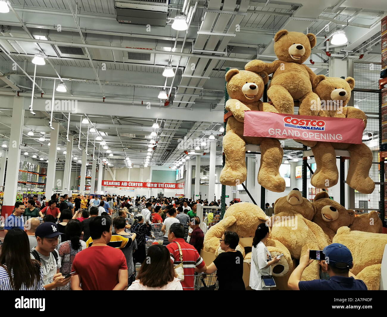 Chinese customers shop at the Costco store in Shanghai, China, 28 ...