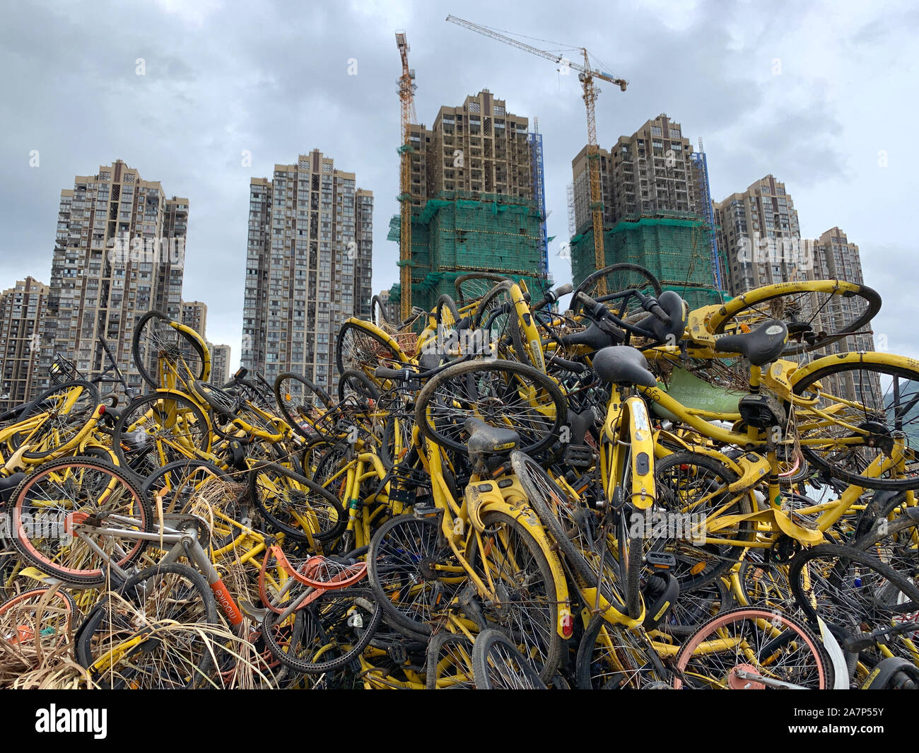 China bike cemetery hi-res stock photography and images - Alamy