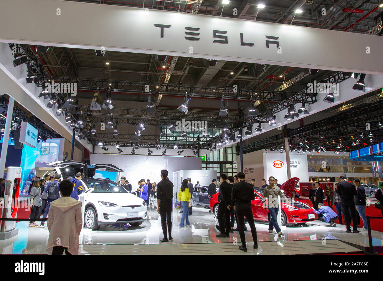 --FILE--People visit the stand of Tesla during the 18th Shanghai ...