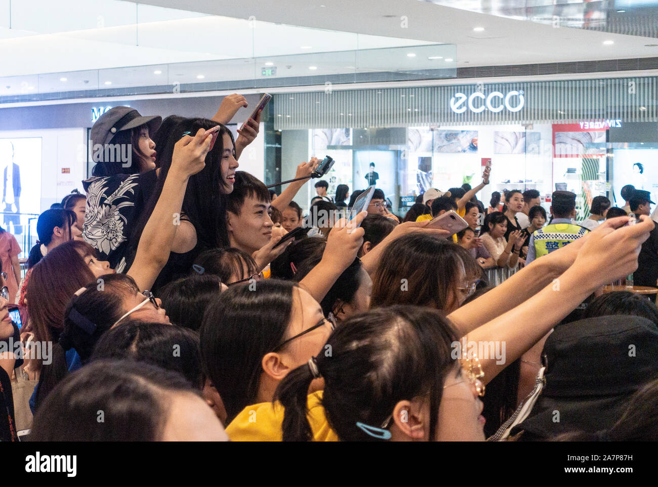 Chinese fans crowd a shopping mall to support singer and actor Karry ...