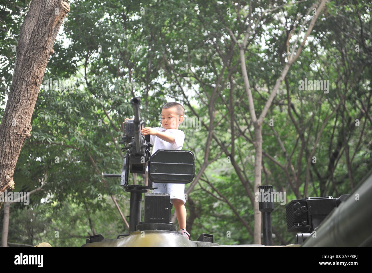 Citizens pose to photo with warcraft, tank, machine gun and other army ...