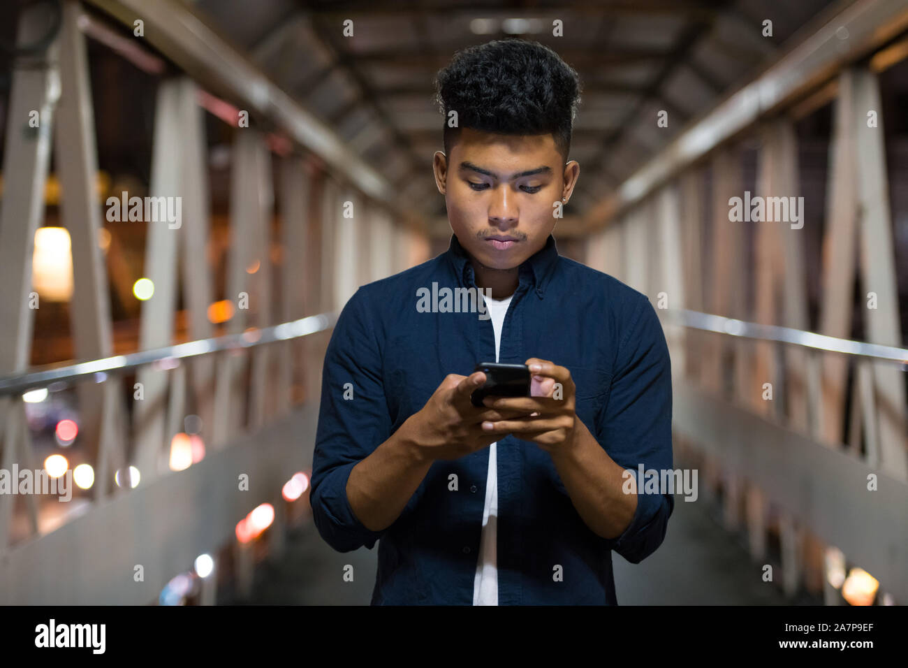 Man holding smartphone night hi-res stock photography and images - Alamy