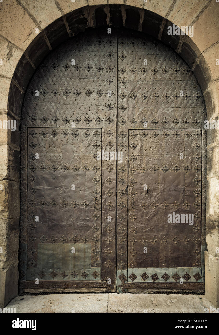 Old iron door in a medieval building Stock Photo - Alamy