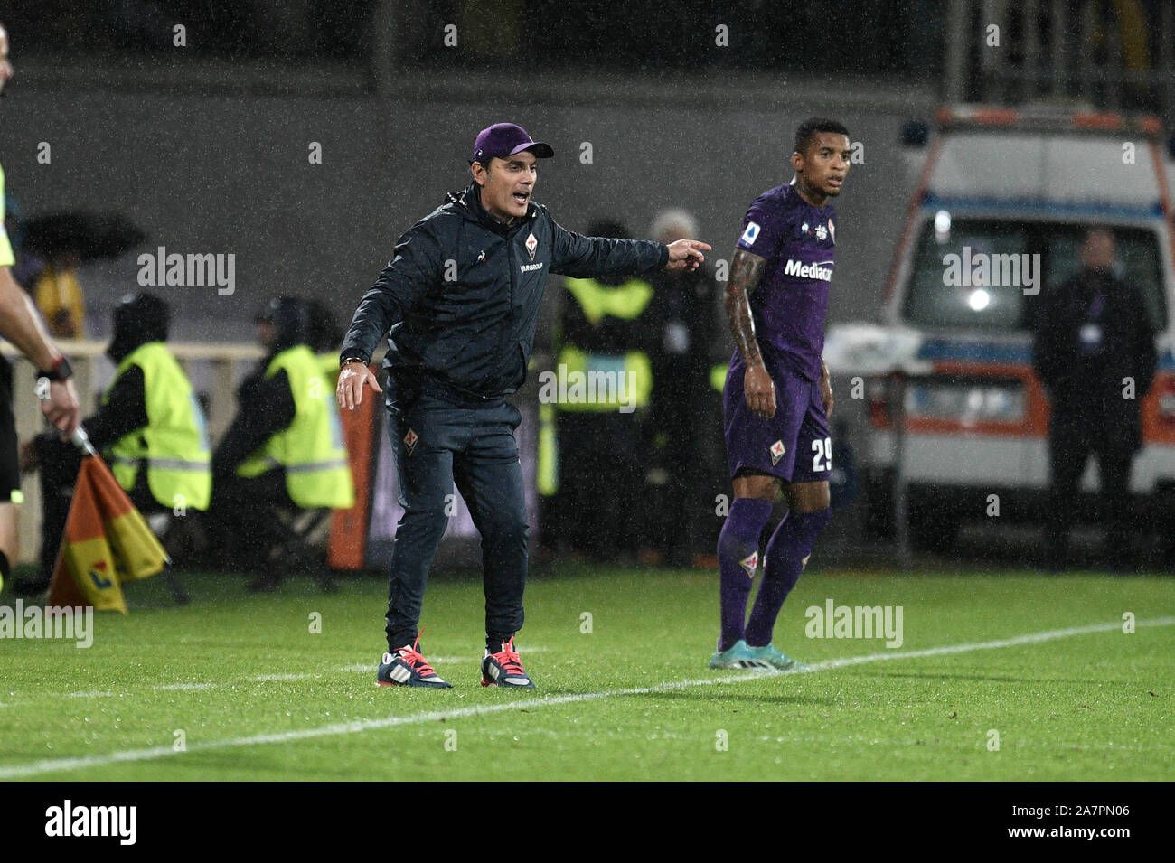 Vincenzo montella coach fiorentina hi-res stock photography and images ...