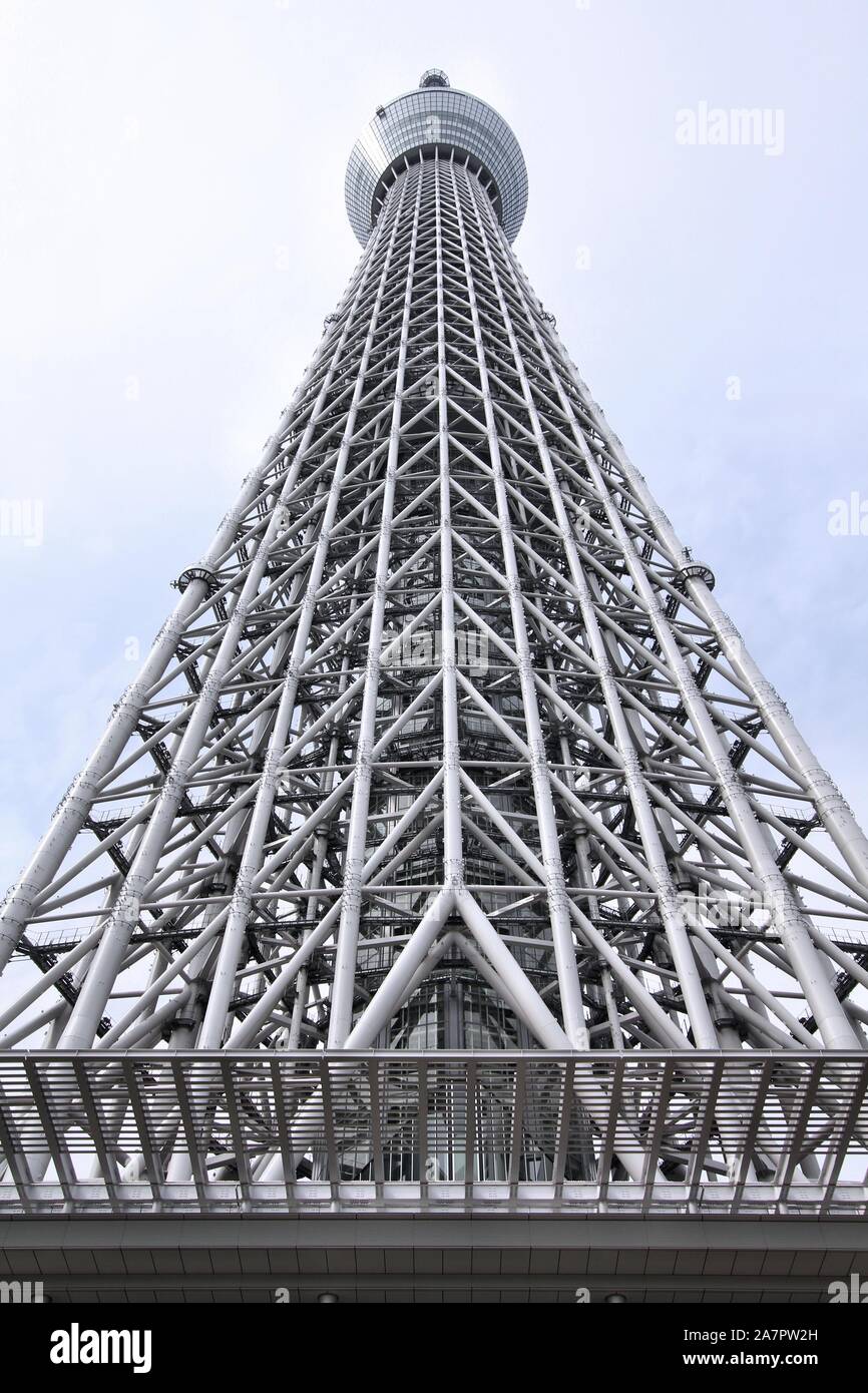 Earthquake proof building in japan hi-res stock photography and images ...