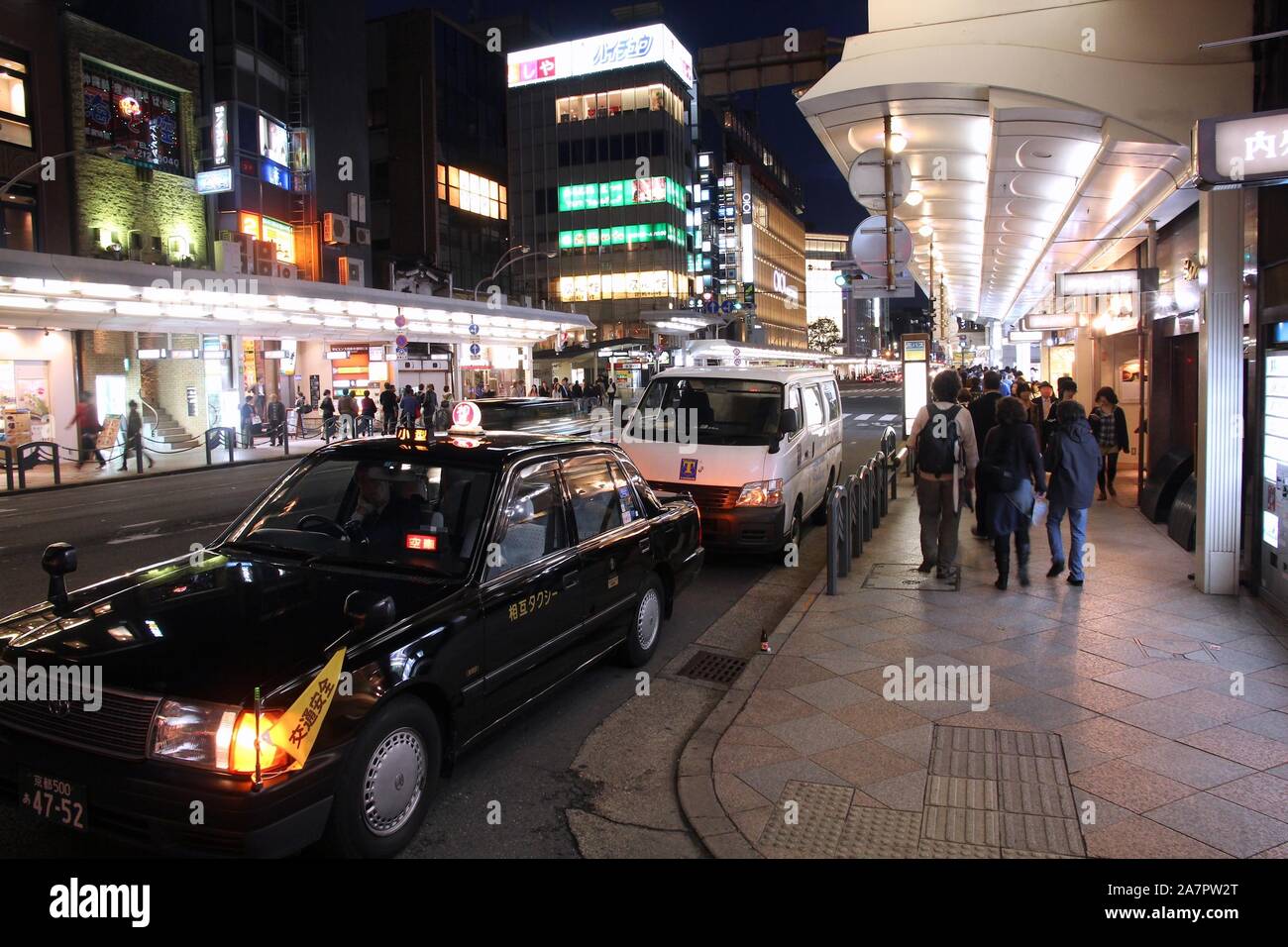 Shijo street hi-res stock photography and images - Alamy