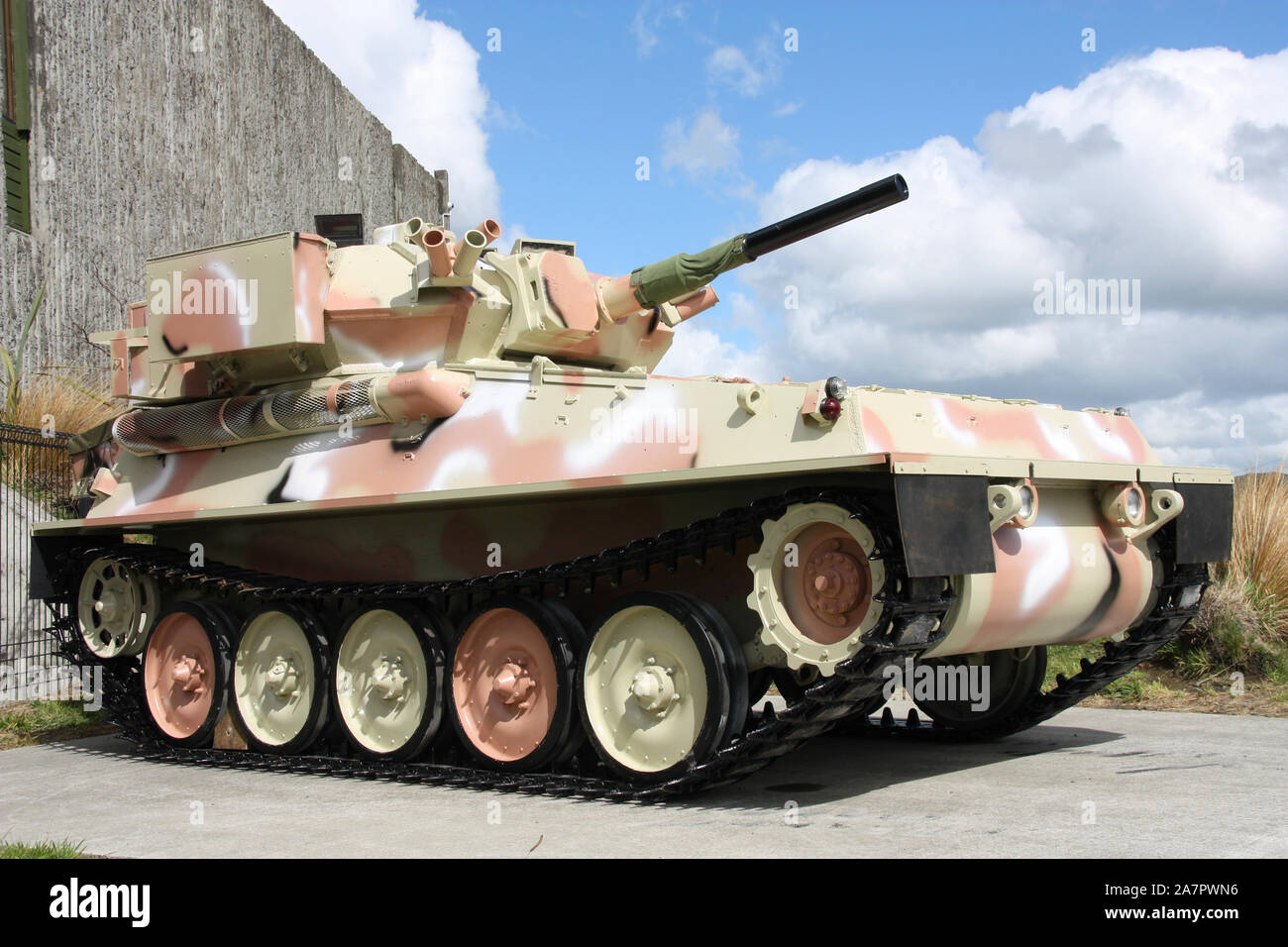 Scorpion tank hi-res stock photography and images - Alamy