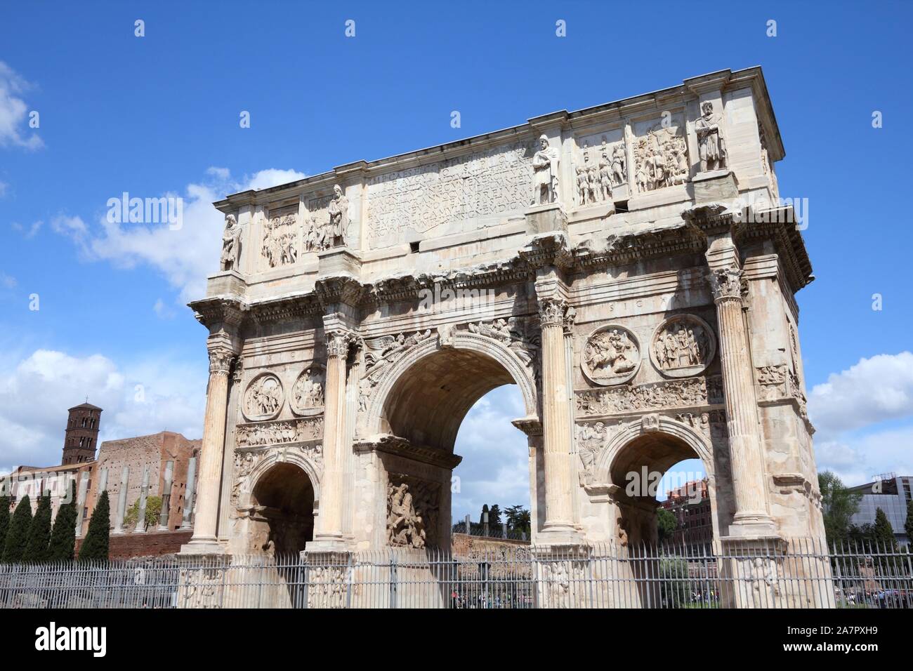 Ancient triumphal arch hi-res stock photography and images - Alamy