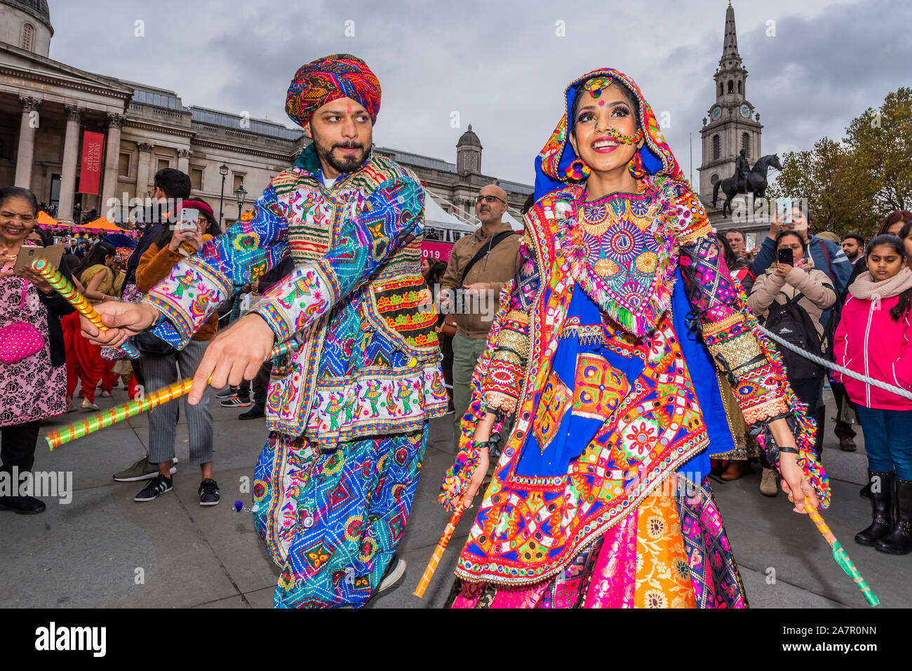 Garba dance hi-res stock photography and images - Alamy