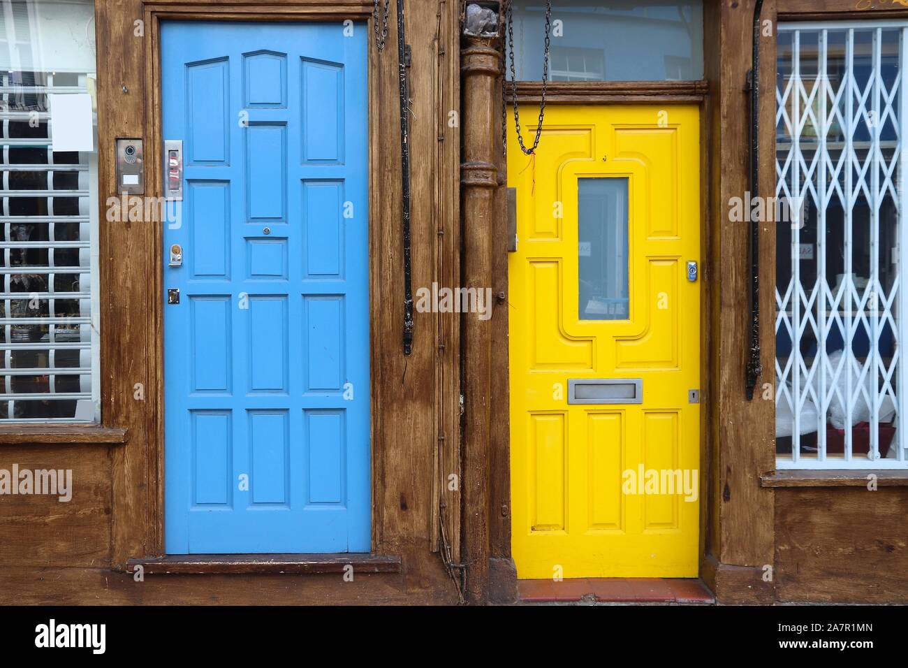 Notting Hill in London, UK - colorful front doors Stock Photo - Alamy