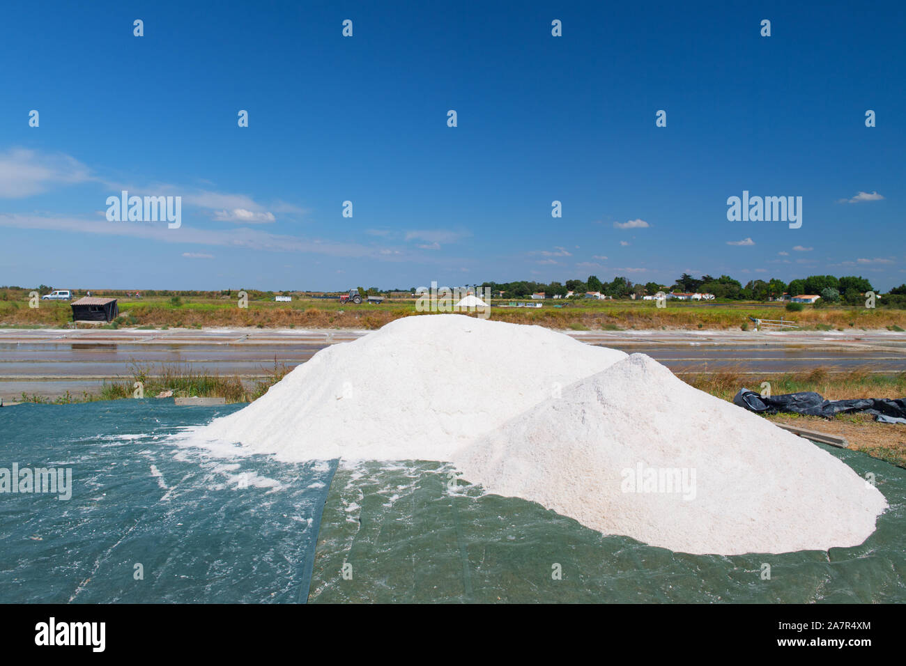French salt harvesting tools hi-res stock photography and images - Alamy