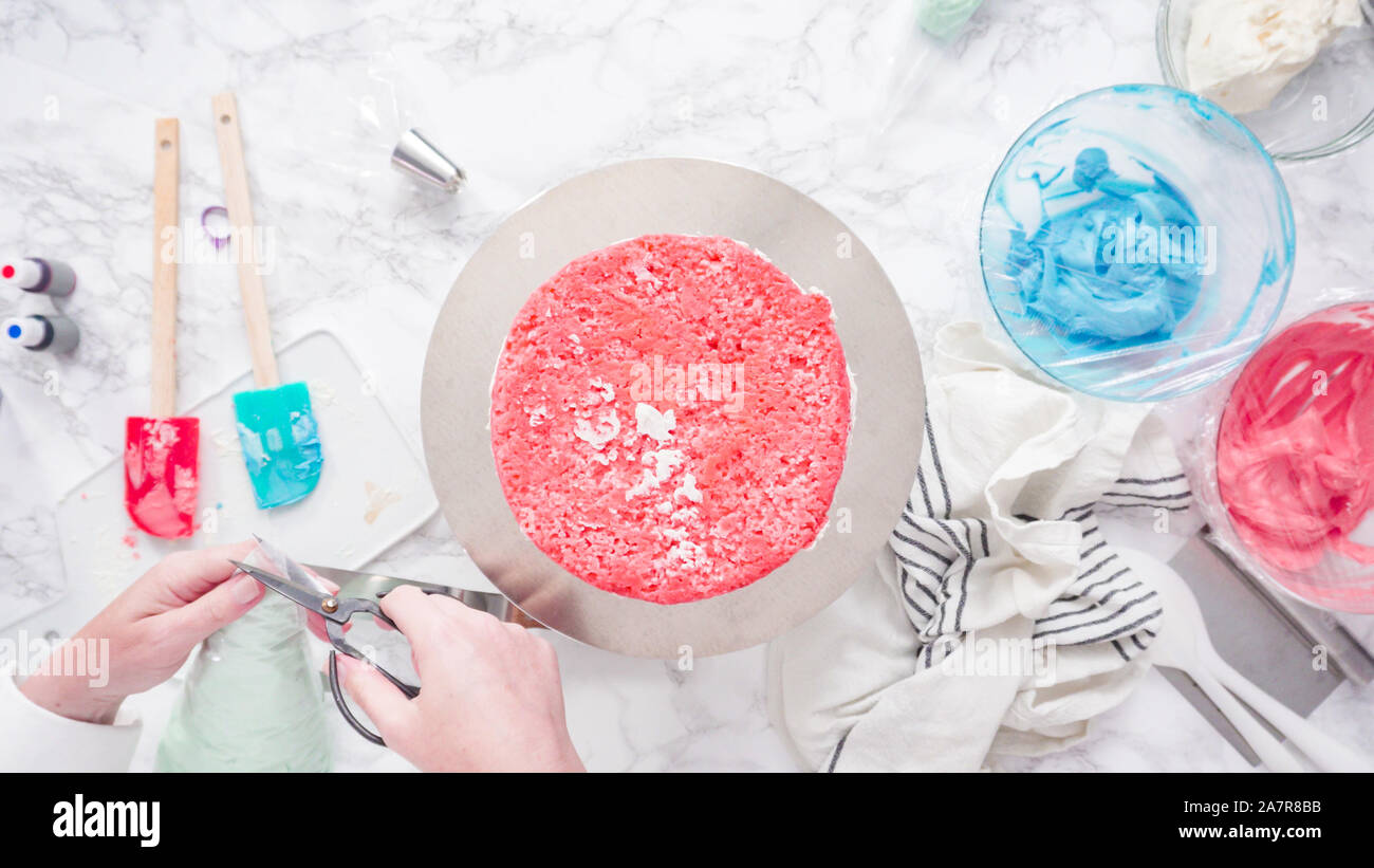 Stacking cake layers to create the round three-layer vanilla cake Stock ...