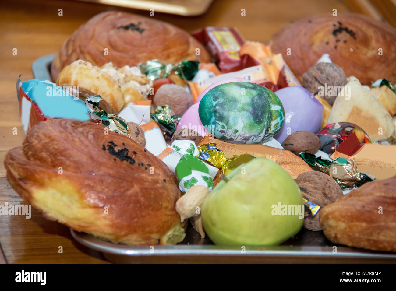 Candle . khoncha . In hell, hazelnuts, gooseberries. Cooking qogals ...