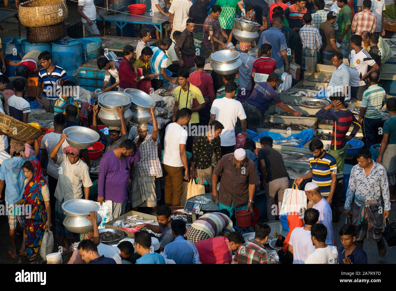 Dhaka fish market hi-res stock photography and images - Alamy