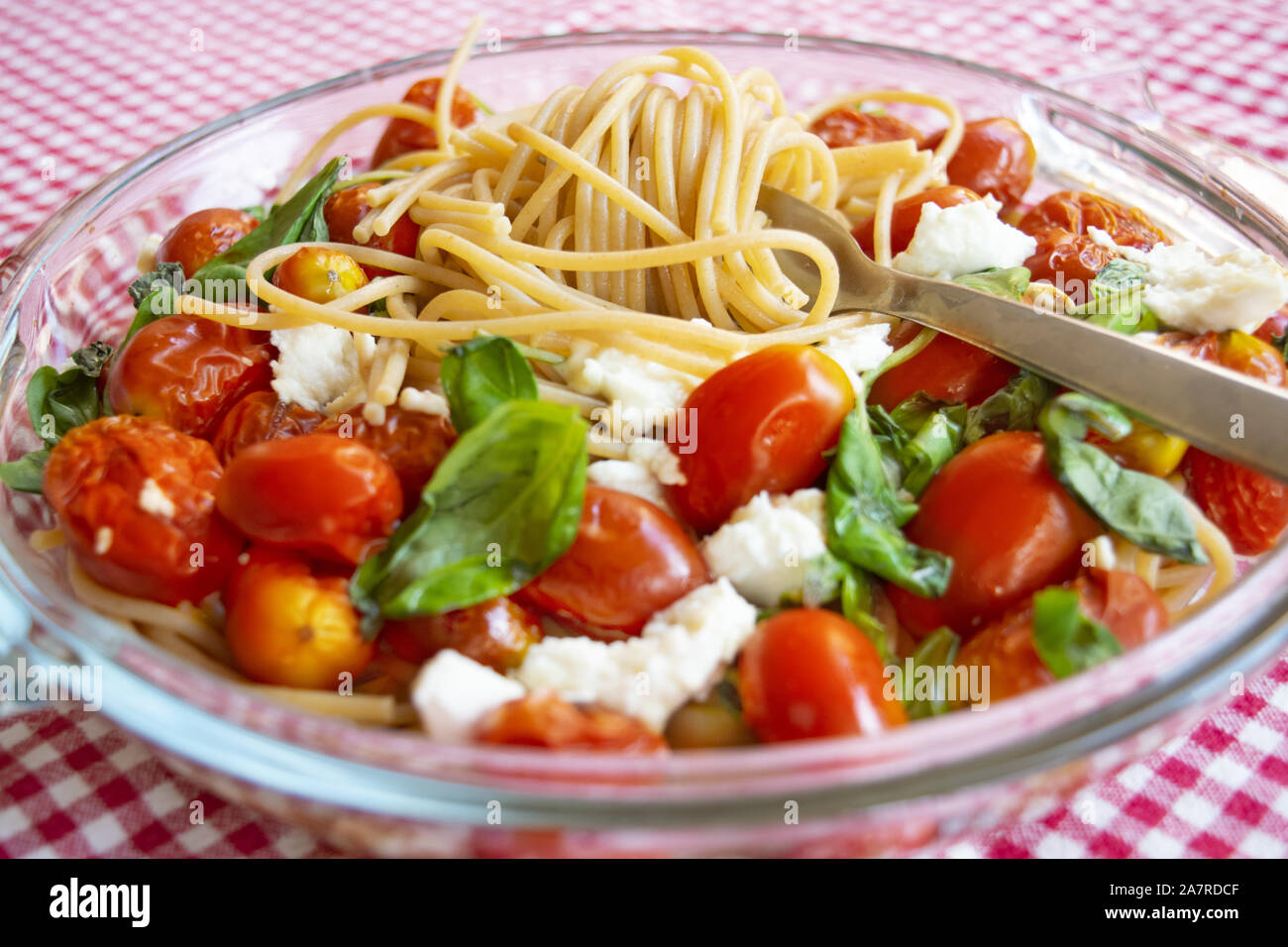 spaghetti alla crudaiola with cherry tomatoes basil and mozzarella ...
