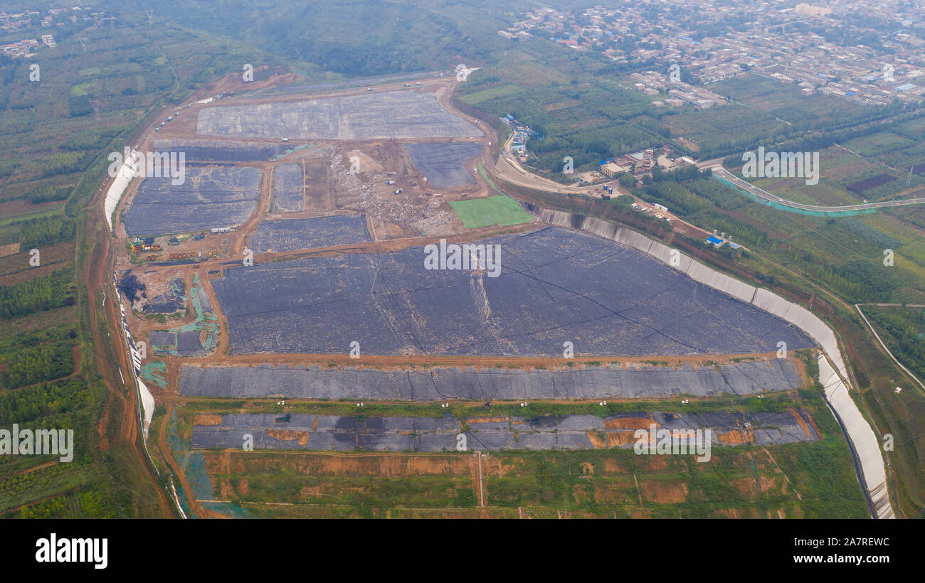 Chinese workers sort out and bury kitchen waste at the Jiangcungou ...