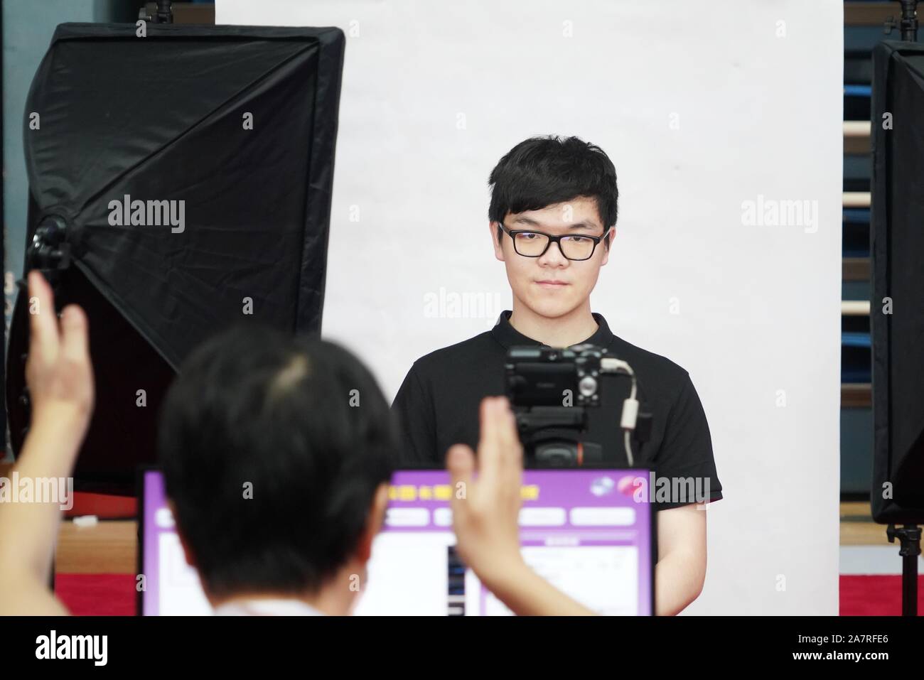 Chinese Go superstar Ke Jie registers as a freshman at the campus of ...