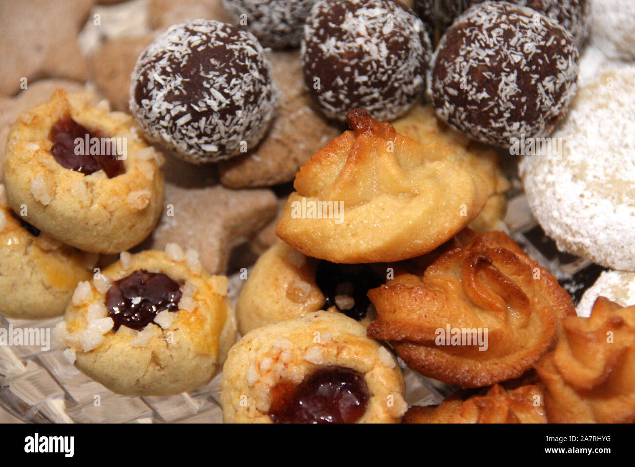 Typical austrian christmas cookies recipe Husarenkrapferl, rum balls ...