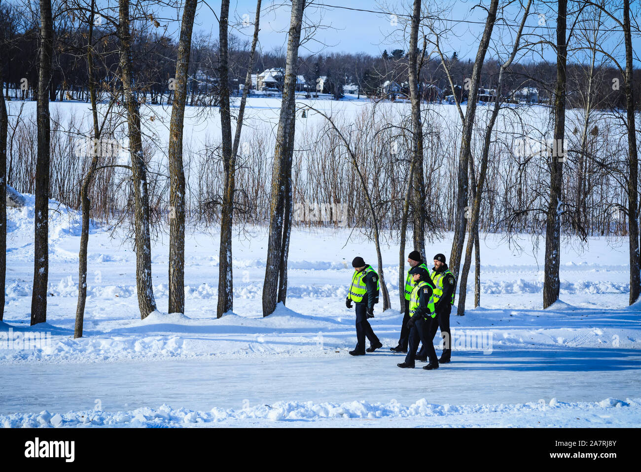 Montreal police officer policeman hi-res stock photography and images ...