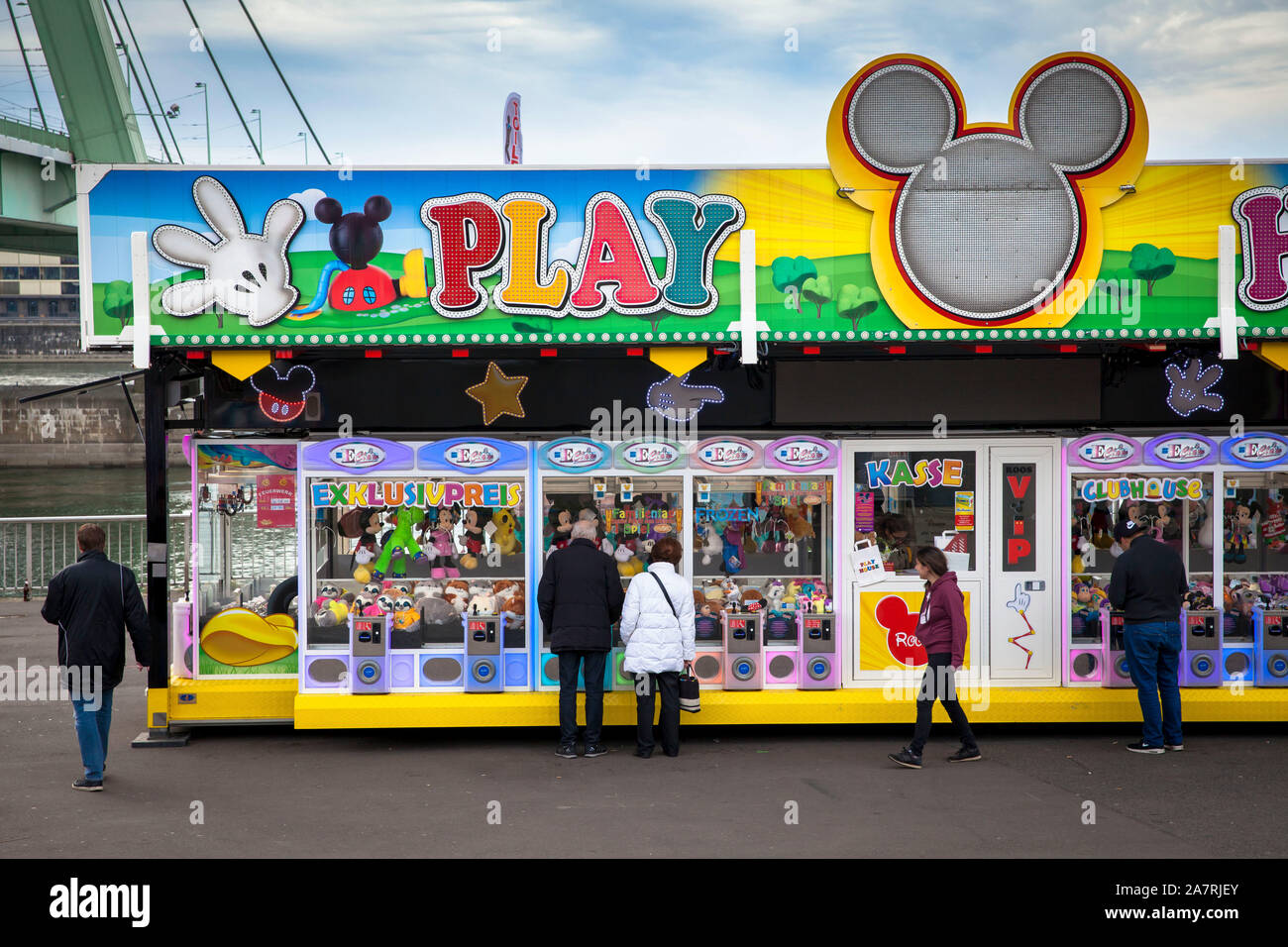 Funfair stand hi-res stock photography and images - Alamy