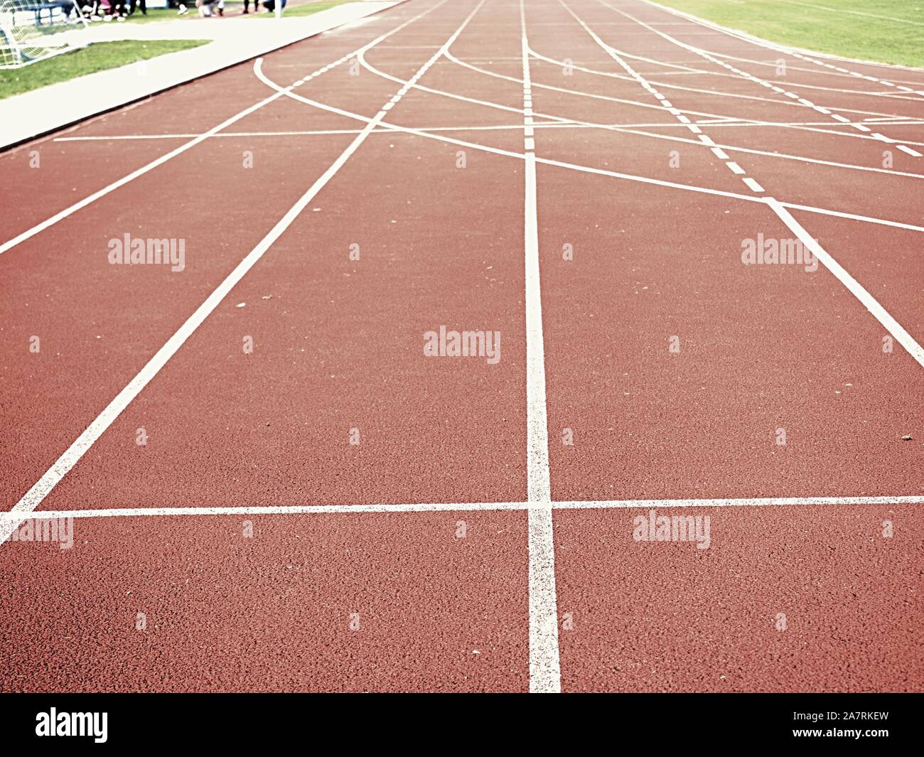 Red race track with solid white lines Stock Photo - Alamy