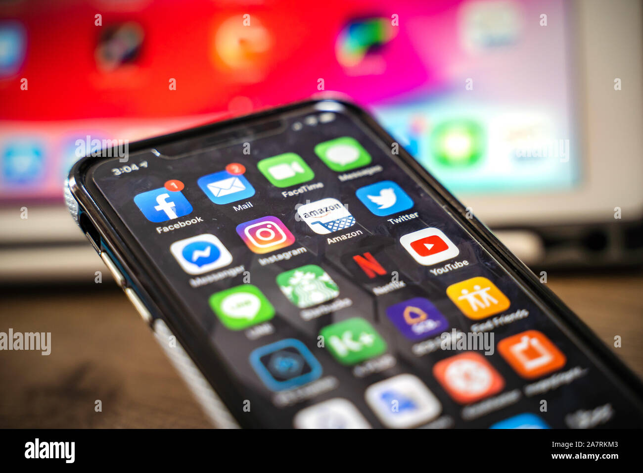 Facebook icon logo post mobile hand hi-res stock photography and images ...