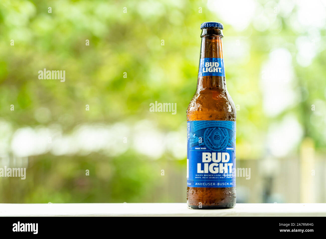 Bud light bottle hi-res stock photography and images - Alamy