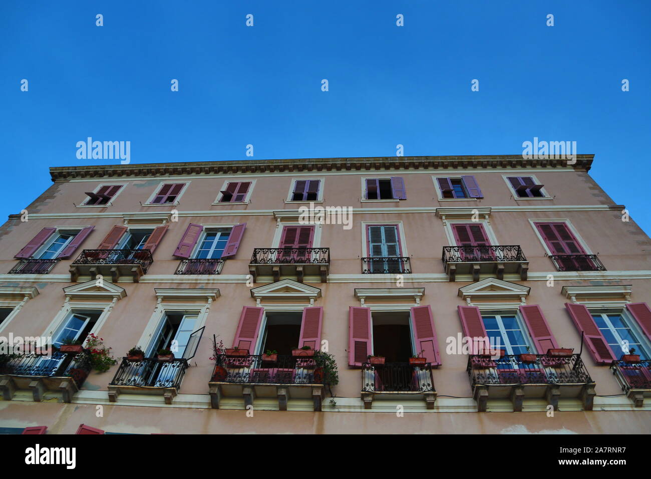 Pink building balconies hi-res stock photography and images - Alamy
