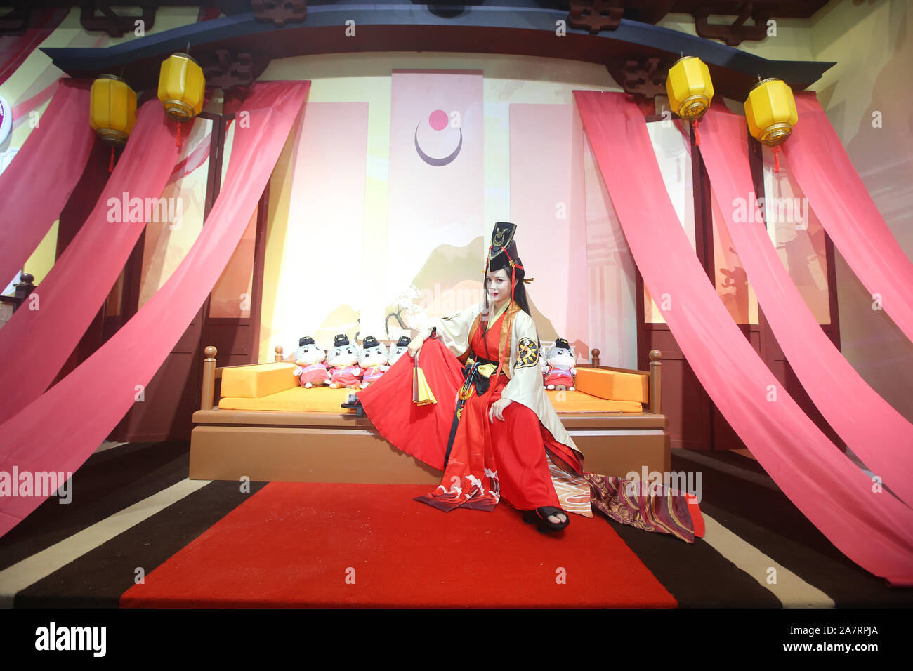 Chinese showgirls pose during the 17th China Digital Entertainment Expo ...